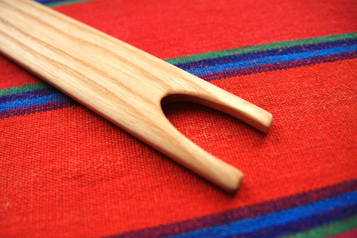 Weaving shuttle- curved weaving shuttle for easy pick up – Harvest Looms